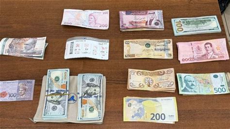 التحقيق في واقعة القبض على راكب بميناء القاهرة الجوي لسرقته دولارات