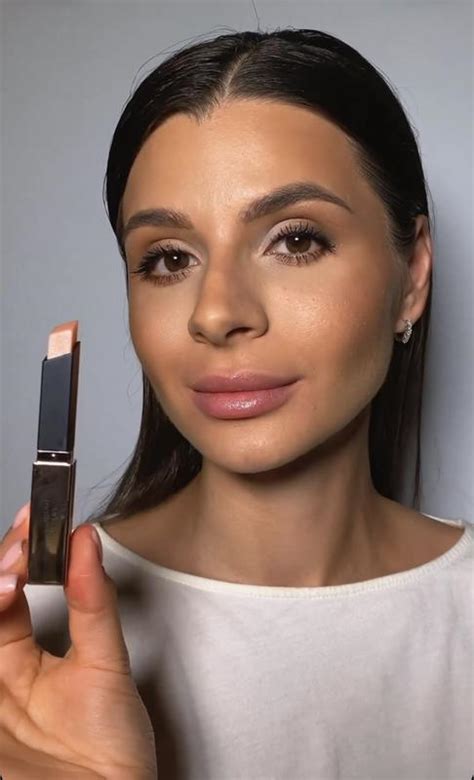 Помада богения 14т — цена 175 грн в каталоге Помада для губ Купить товары для красоты и здоровья