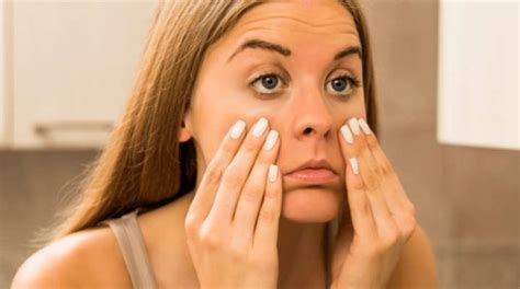 Massagem Na Região Dos Olhos Ajuda A Prevenir As Olheiras Dicas De