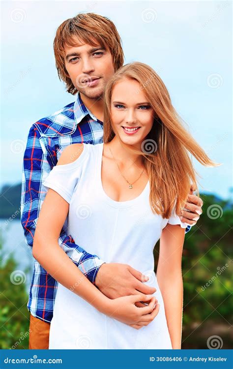 Familia Foto De Archivo Imagen De Muchacha Ocasional