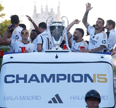 Real Madrid Celebra Su Decimoquinta Champions Con Sus Aficionados