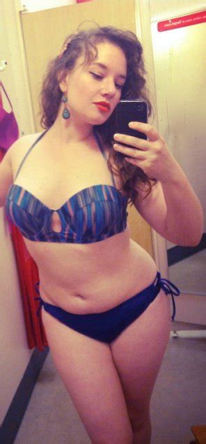 Noelle Easton Fist Bra Porn Pic