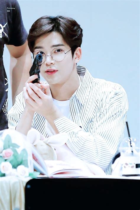 Pin Su Sf9 Roowon