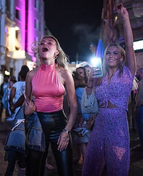 Very Drunk Girls British Girls Party Hard In Defiance Of Lockdown