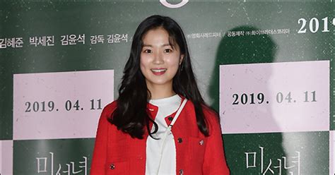 [md포토] 김혜윤 교복대신 청바지도 잘 어울리죠
