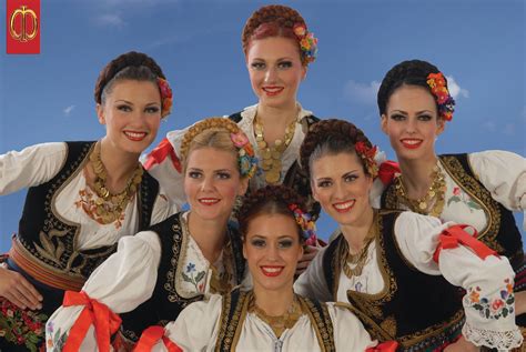 Traditional Serbian Outfits セルビア エプロン シックファッション