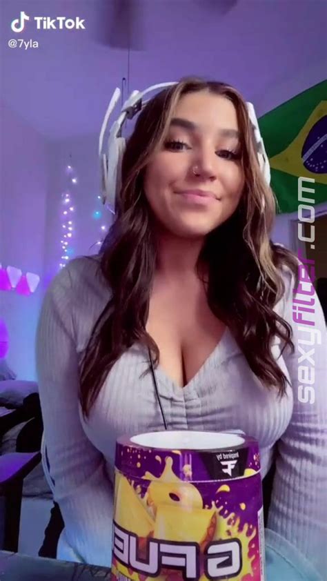 Cute Tyla Decker Shows Cleavage