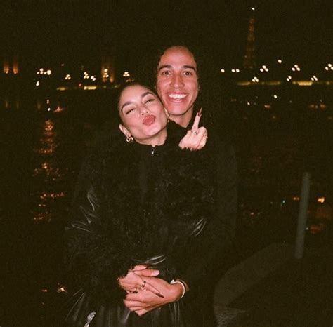 Vanessa Hudgens Just Married Cole Tucker Photos And Details From Her