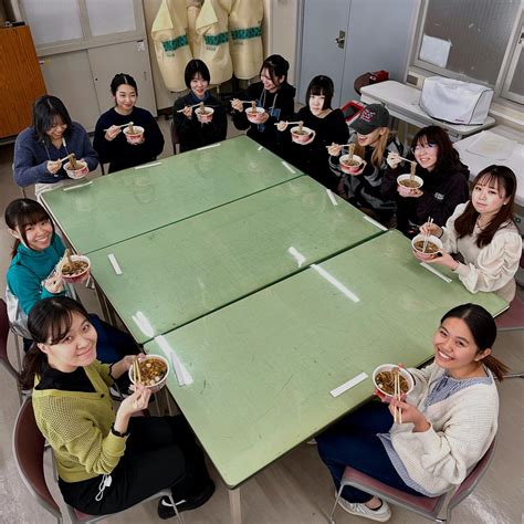 東京家政大学 服飾美術学科 専門ゼミi（大塚教授）では、卒業生の寺田先生をお招きし、ペーパークイリング講習を行いました🤗💕紙、クイリング