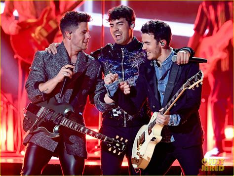 Jonas Brothers Give Explosive Sucker Performance At Billboard Music