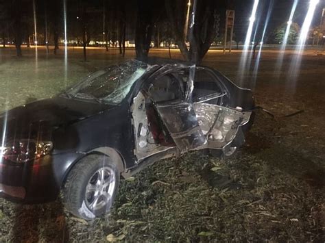 Acidente No Eixão Norte Derruba Poste E Deixa Cinco Feridos Metrópoles