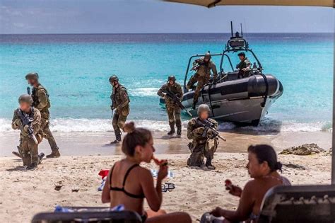 趣图分享：妹子，这是什么枪，威力好大