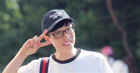 유재석 오늘도 브이 포즈~ 해피투게더 출근길