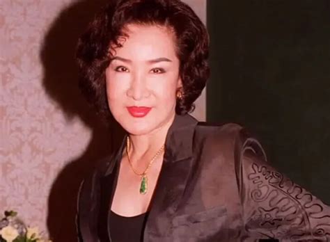 79岁歌后杨小萍去世！结过3次婚情路坎坷，曾被丈夫背叛霸占财产腾讯新闻