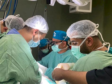 Us Hand And Plastic Surgery Team Begin Mission In Gaza