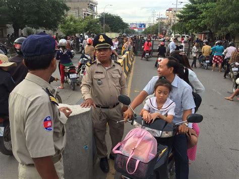 សមត្ថកិច្ចបិទផ្លូវជាតិលេខ២ ខណៈគណបក្សសង្រ្គោះជាតិនឹងហែរញត្តិទៅដាក់នៅតាមស្ថានទូតទាំង១២