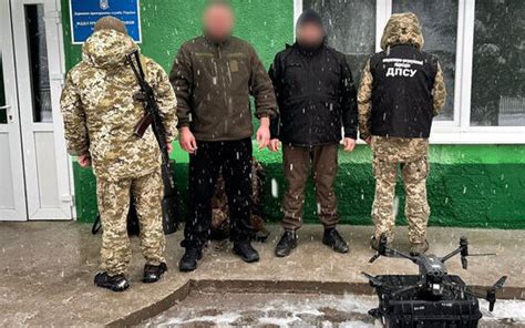 Прикордонники зловили порушників на важкодоступній ділянці на кордоні з Румунією завдяки дрону