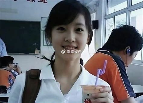 章泽天扎麻花辫看欧洲杯，戴棒球帽复刻 奶茶妹妹”形象章泽天奶茶妹妹麻花辫新浪新闻