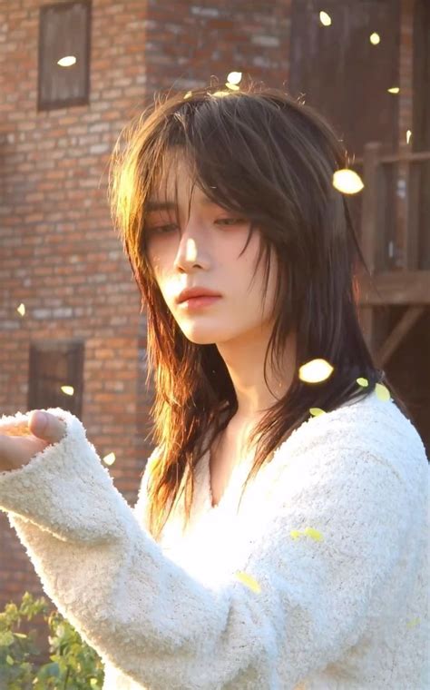 Girl Beomgyu In Deja Vu Mv Long Hair Styles Txt Hair