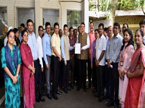 Fadnavis Birthday Maharashtra Cmo Team Donates 1 Day Salary To Cm