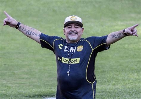 Es Oficial Maradona Es El Nuevo Director Técnico De Gimnasia Y Esgrima