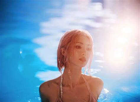 金晨泳装大片时尚实力才华