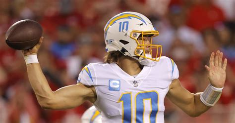 Chargers Qb Justin Herberts Rib Injury Diagnosed As Fractured