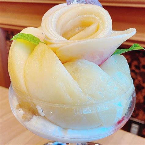 里井真由美さんのインスタグラム写真 里井真由美instagram「peach Parfait Yokohama 🍑🌹白桃♡