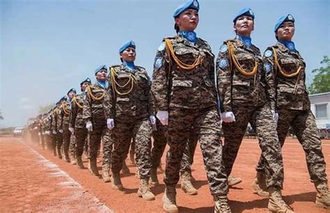 Ерөнхийлөгч энхийг сахиулагч нарт одон медаль хүртээлээ