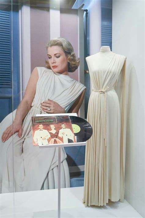 15 Photos Of Grace Kelly Show The Princess S Style Has Never Been More Relevant Artofit