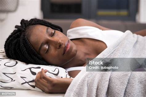 Tidur Nyenyak Hal Ini Baik Untuk Kesehatan Anda Foto Stok Unduh