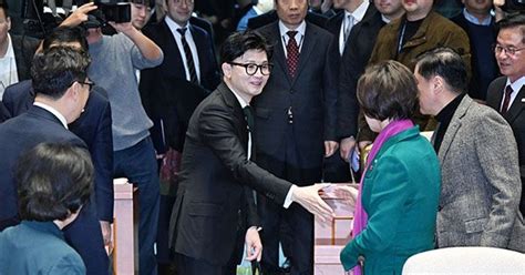 ‘총선 출마 행보 한동훈 장관 정책의원총회 참석
