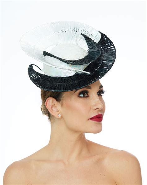 Black And White Raffia Disc With Iridescence And Center Ball Shapoh