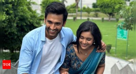 Kavya Ek Jazbaa Ek Junoon Sumbul Touqeer Mishkat Verma And The Cast