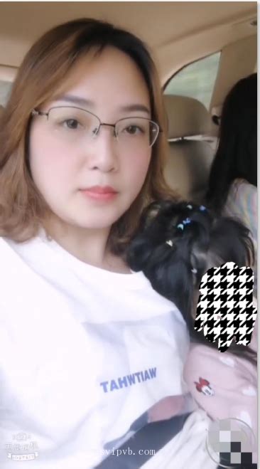 No77 外站大神牛逼作品 乱伦风韵犹存的亲舅妈视频都是露脸的 宅领域