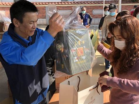 金門玉璽酒今天開賣 民眾開心拿賀歲紅包 寶島 中時