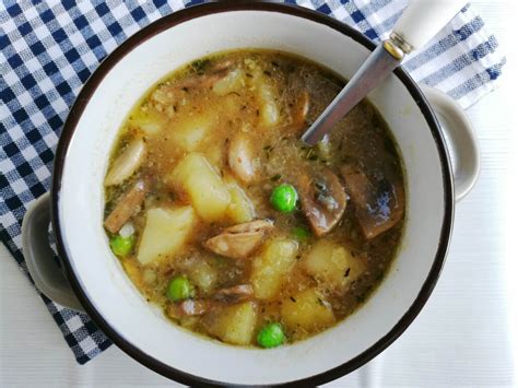 Картофена яхния с грах и гъби