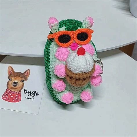 Гусеница в очках и с пироженкой | Crochet hats, Knitted poncho, Knitting