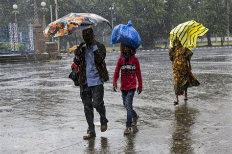 Hundreds Of Thousands Evacuate As Cyclone Bulbul Approaches Bangladesh