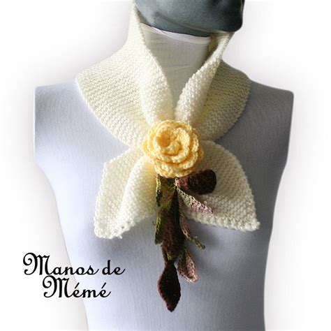 Bufanda Elaborada En Dos Agujas Con Flores En Crochet Scarf Fashion Brooch