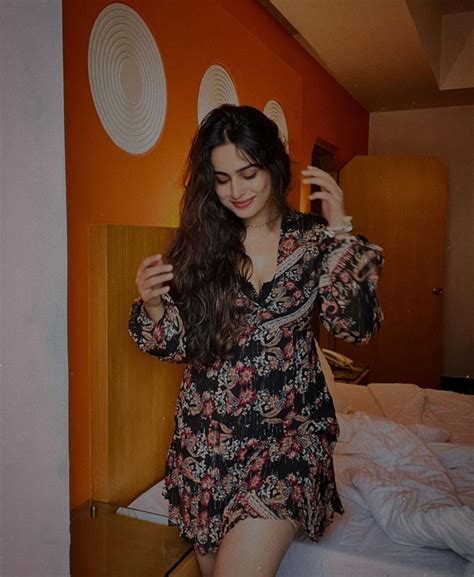 Sizzling Stills Of Ayesha Khan