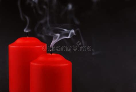 被熄灭的蜡烛 库存照片 图片 包括有 宗教信仰 黑暗 神奇 烧焦 形状 符号 死亡 放置 31724828