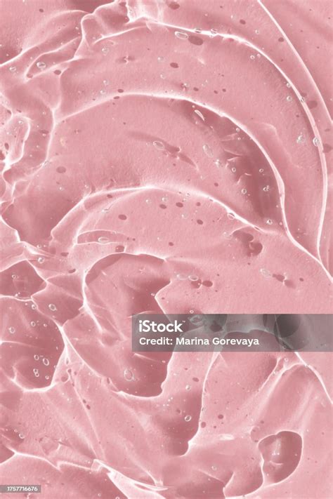 분홍색 배경에 얼굴을 위한 히알루론산이 함유된 투명한 혈청 젤 산소 거품이있는 화장품의 질감 웰빙과 아름다움 개념 분홍에 대한 스톡 사진 및 기타 이미지 Istock