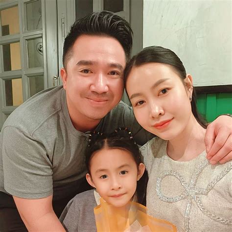 Oknha Hong Piv អ្នកឧកញ៉ា ហុង ពីវ Facebook