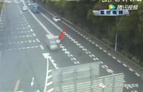 粤a司机高速乱变道致一死一伤 随意变道太危险