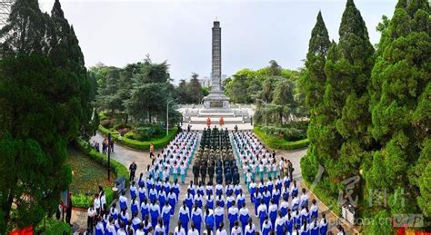 福建龙岩：清明祭英烈 传承英雄志 人民图片网