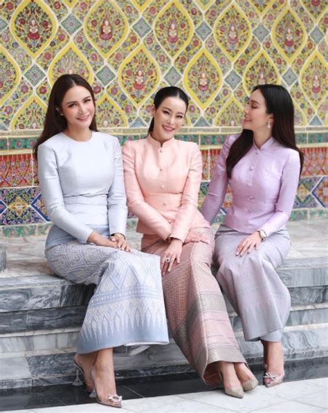 ดาราใส่ชุดไทยไปวัด ชมภาพดาราสาวในชุดไทยไปทำบุญ สวยสง่า ดูเรียบร้อย
