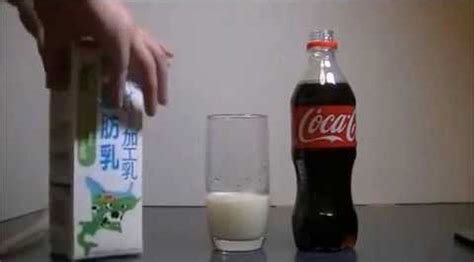 alquitrán Tarjeta postal Bebida experimentos con coca cola y leche