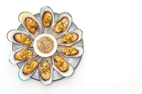 Premium Photo Mussels With Spicy Seafood Sauce