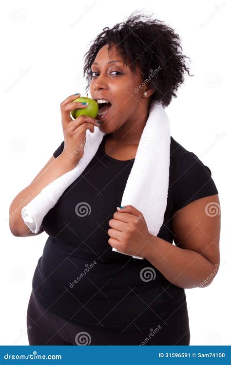 Mujer Negra Joven Gorda Que Come Una Manzana Gente Africana Imagen De